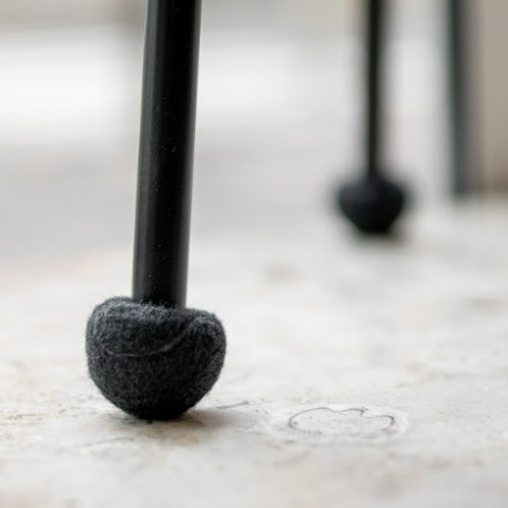 Möbelbollar som möbeltassar